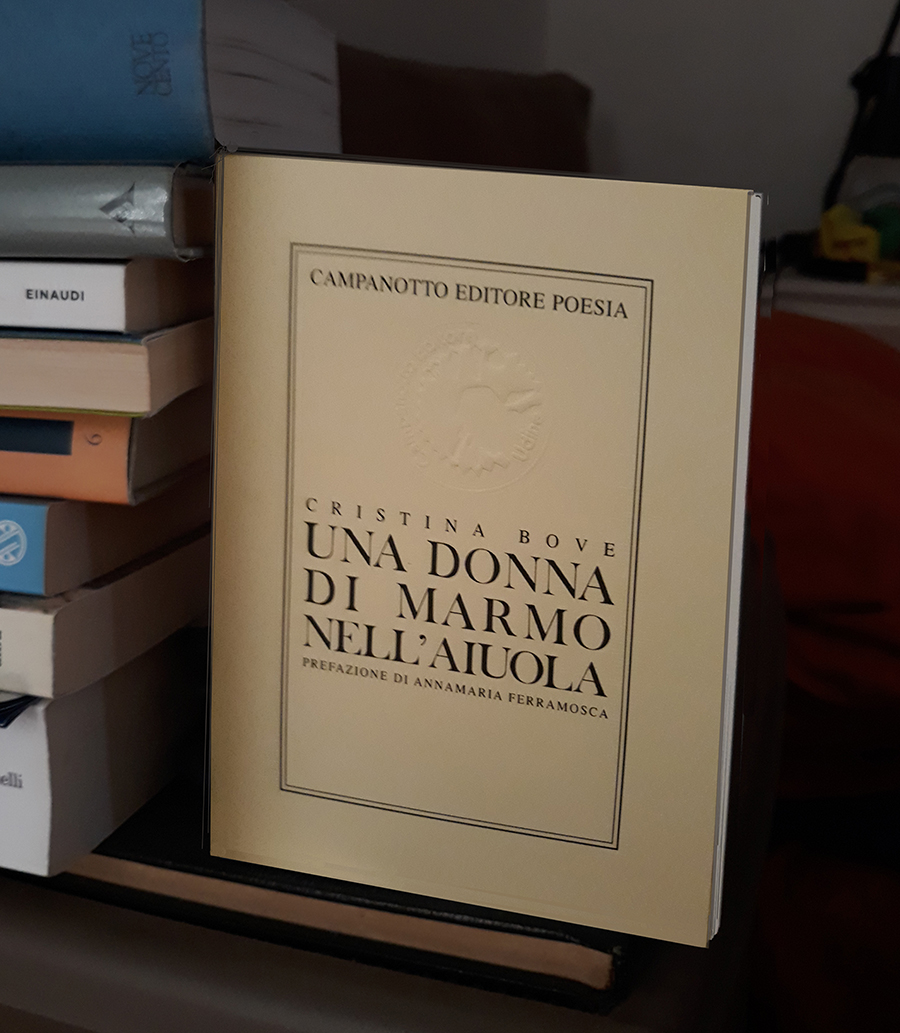 Una donna di marmo nell’aiuola | cristina bove